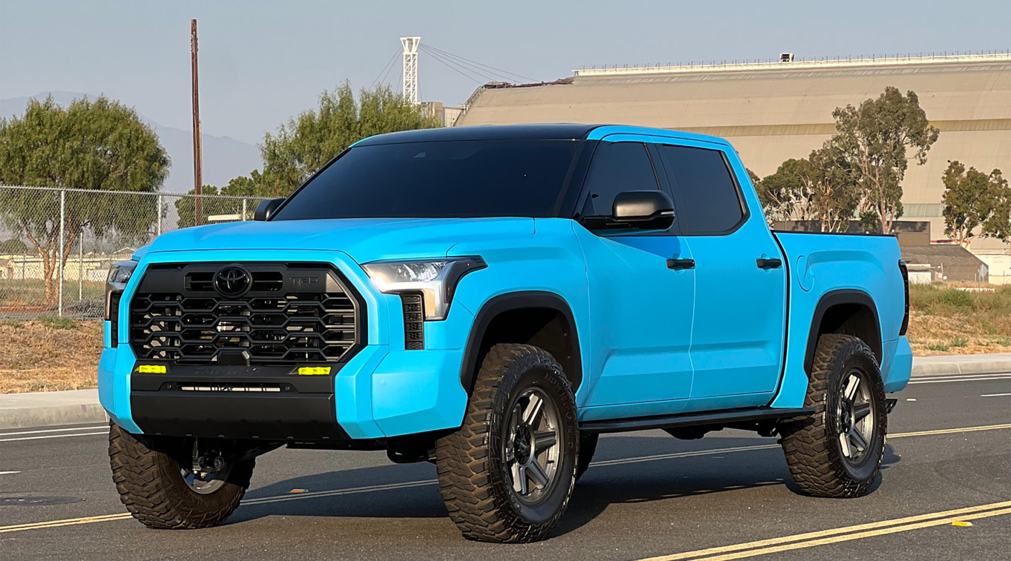 Tundra w/ 20x9 B103 FANG Wheels w/ 37x12.50r20 Tires