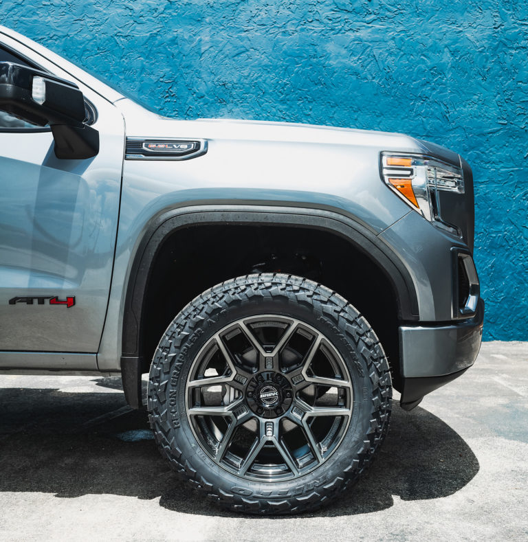 GMC AT4 w/ 22x10 B204 Insurgent w/ 35x12.50r22 Tires